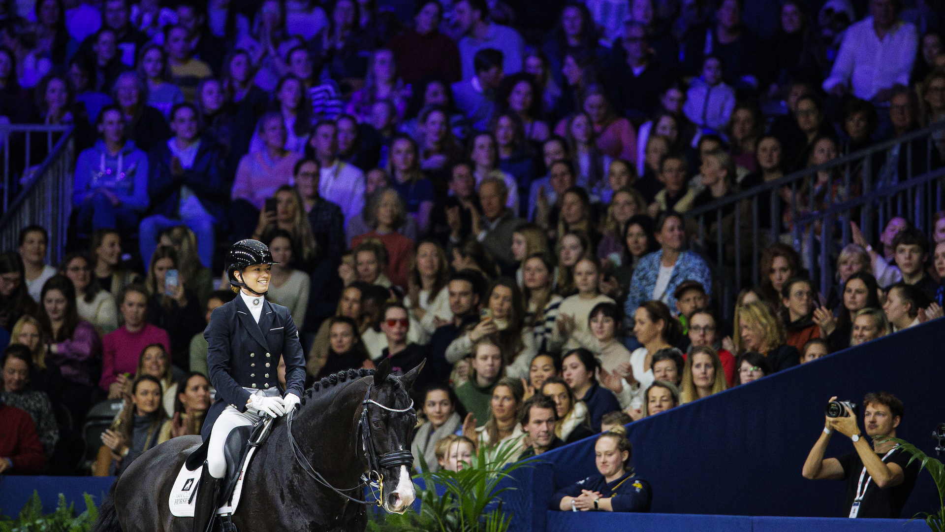 Charlotte Fry en Everdale onver­slaan­baar bij Jumping Amsterdam ...