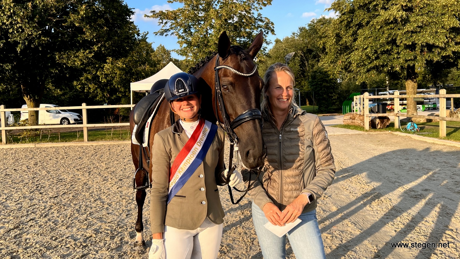 Judith Werkman met Lynn Drents dressuur­kampioen ZZ-licht - Stegen.net