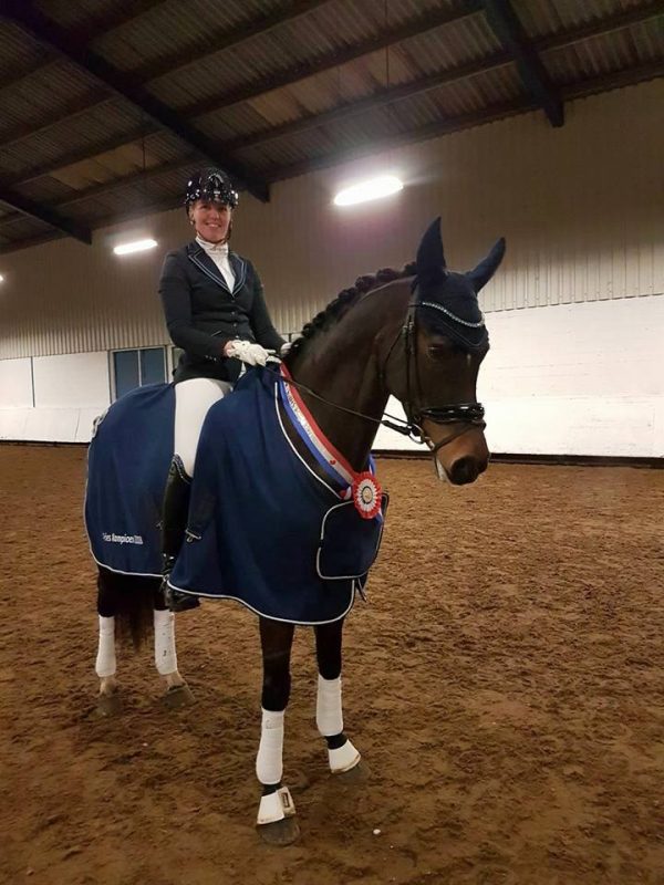 Friese dressuurtitels voor Simone Terpstra, Kenna Bakker en Harmina ...