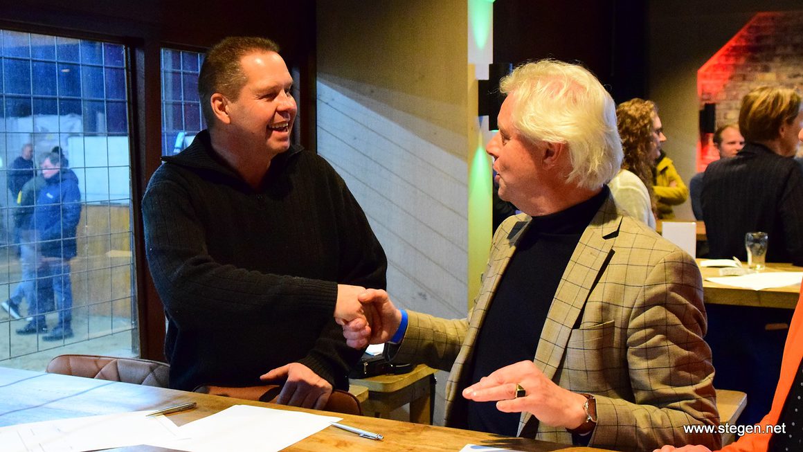 Eerste palen de grond in voor EK mennen in Exloo - Stegen.net