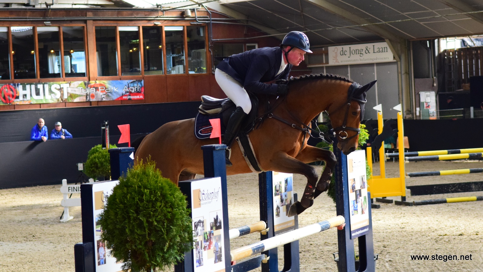 Ruim baan voor jonge springpaarden bij Paard Balkbrug - Stegen.net