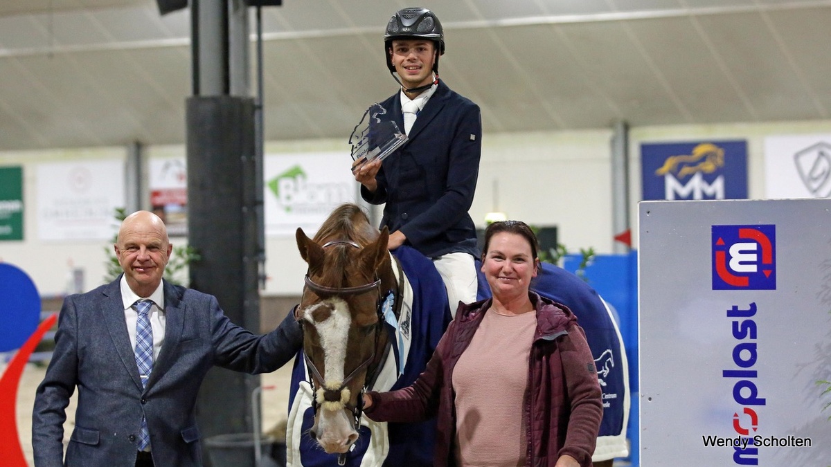 Jumping Lichten­voorde: Maikel Schennink klopt leer­meester Steven Veld ...