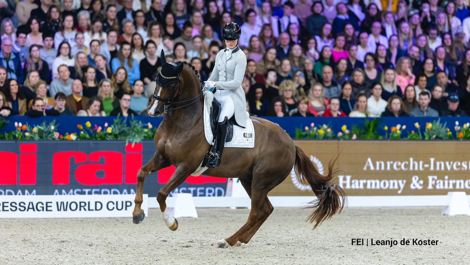 Dinja van Liere met Hart­suijker derde in wereld­beker Londen - Stegen.net