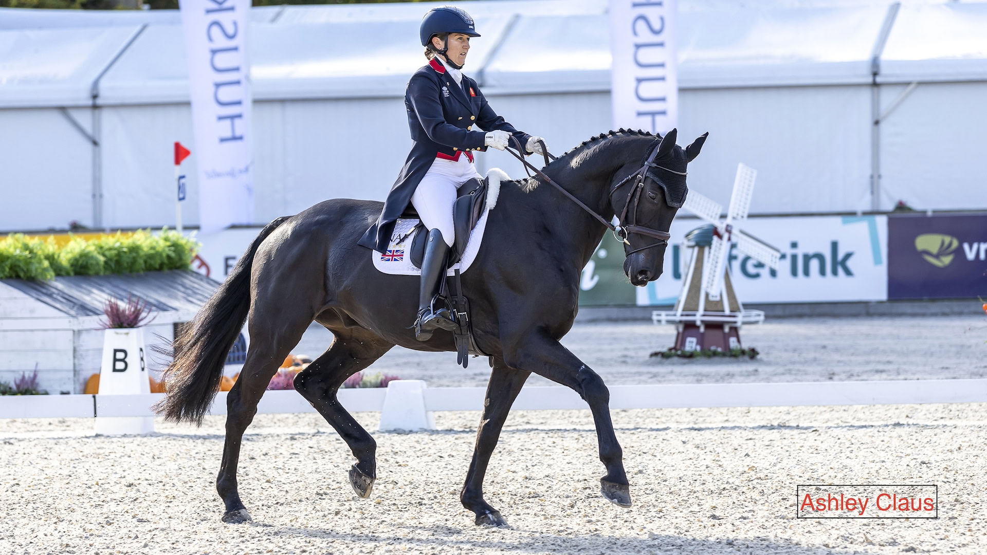 Laura Collet leidt op Military Boekelo, Sanne de Jong beste Neder ...