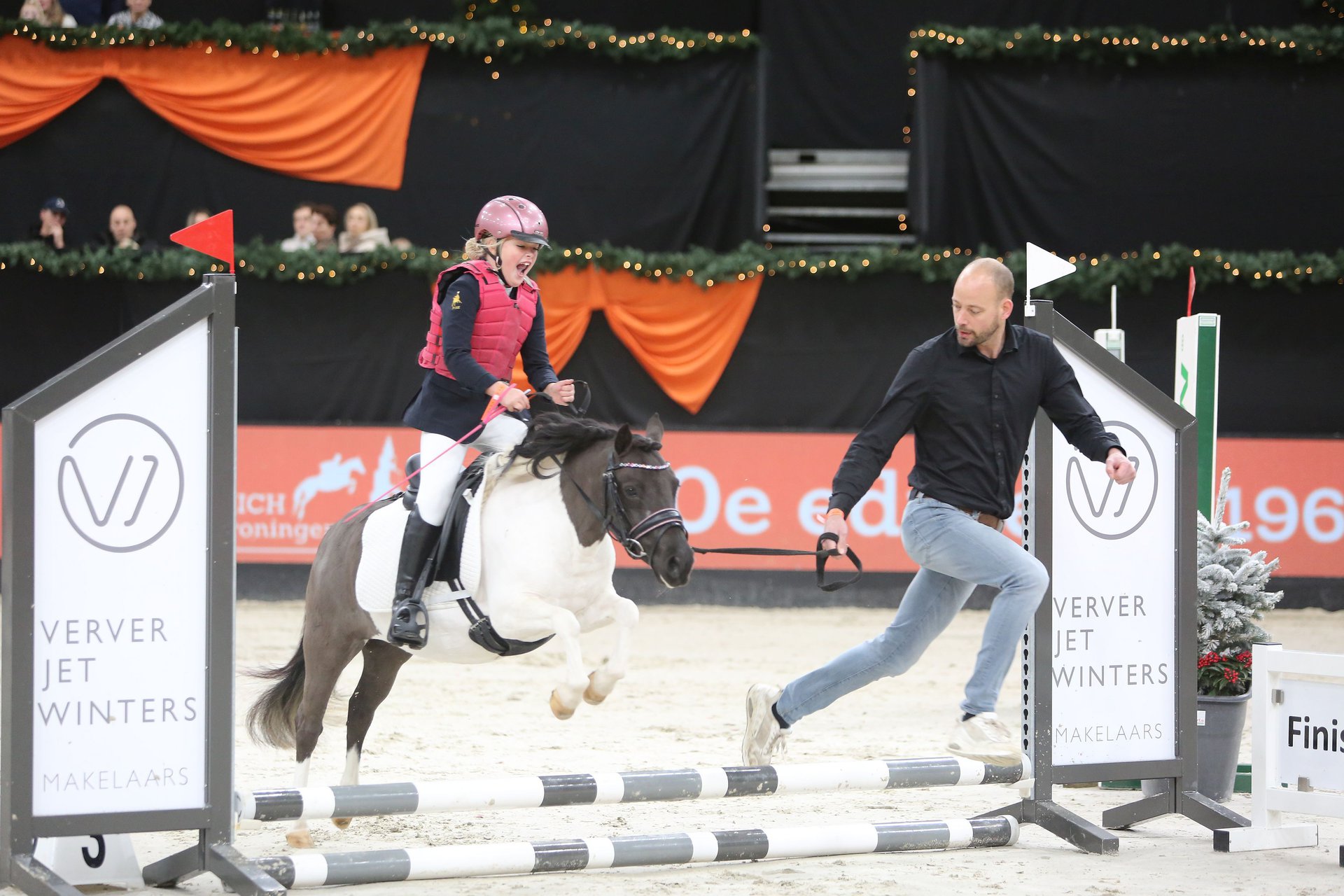 Jeugdige ruiters genieten tijdens Bixie-dag Indoor Groningen - Stegen.net